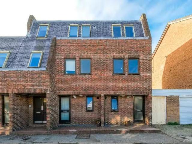 1 bedroom flat for rent in College Place, London, E17