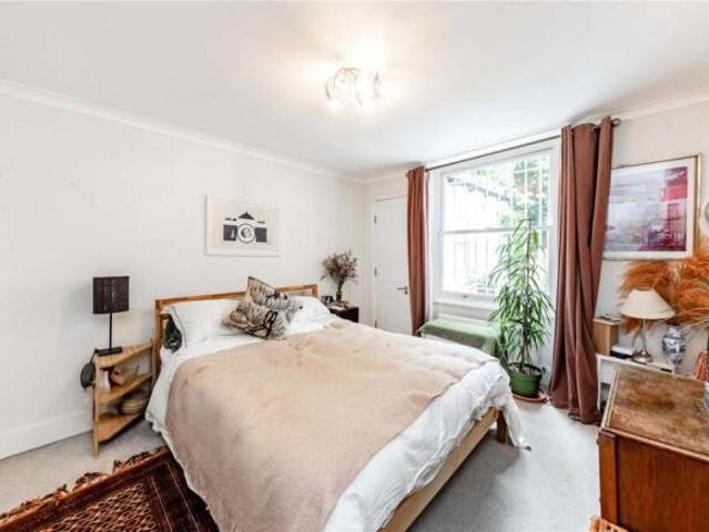 1 bedroom flat for rent in Cornwall Crescent, North Kensington, W11