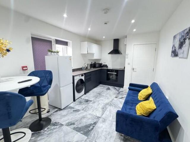 1 bedroom flat for rent in Corporation Road Cardiff, CF11