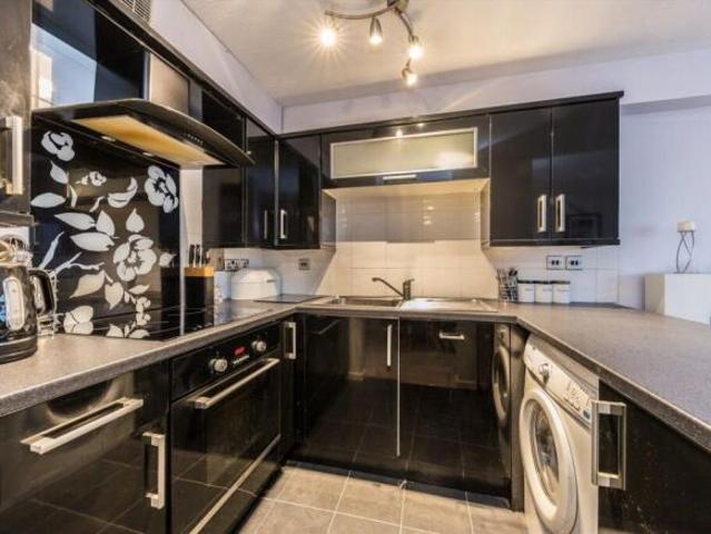 1 bedroom flat for rent in Cotton Avenue, Acton, W3