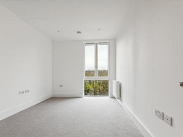 1 Bedroom Flat For Rent In Coulsdon, Surrey