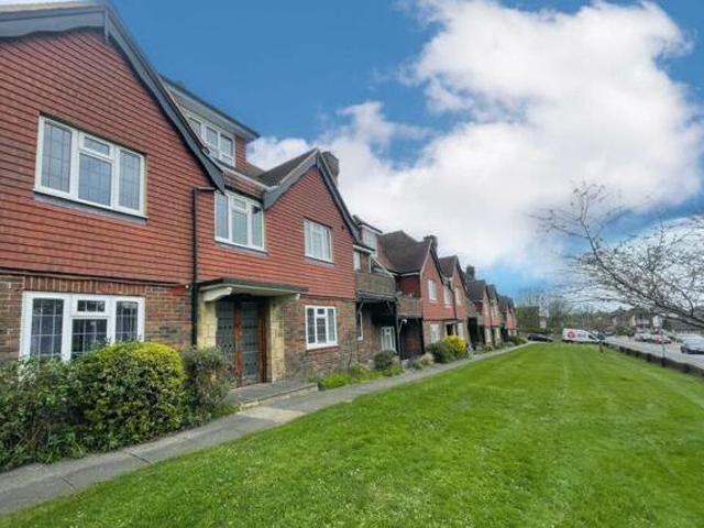 1 Bedroom Flat For Rent In Court Farm Road