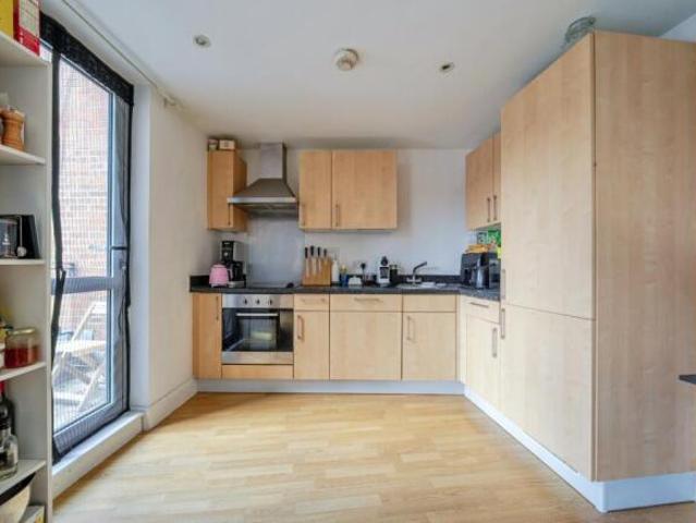 1 bedroom flat for rent in Cowleaze Road, Kingston Upon Thames, Surrey, KT2