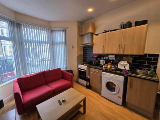 1 bedroom flat for rent in Claude Road, Roath, CF24