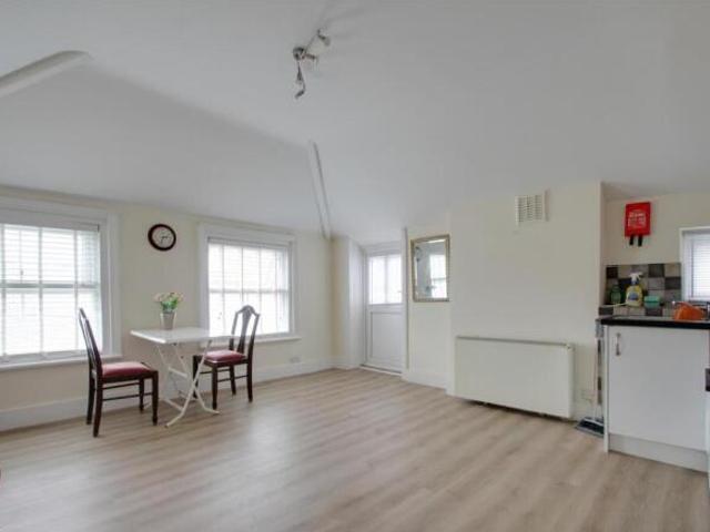 1 bedroom flat for rent in Claydon Court, Marine Parade, Worthing, BN11