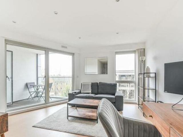 1 Bedroom Flat For Rent In Clapham Common South Side, London