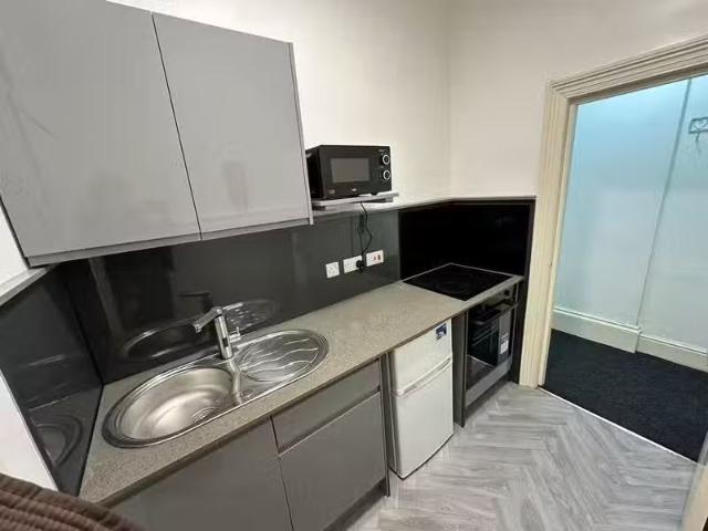 1 bedroom flat for rent in Clare Hill, Huddersfield, HD1