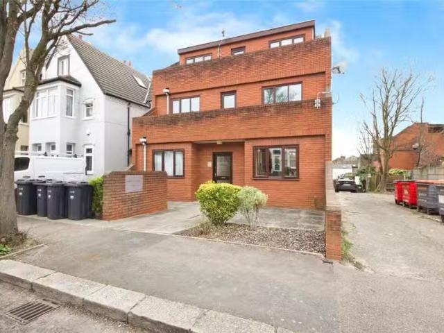 1 bedroom flat for rent in Claremont, Woodford Green, IG8