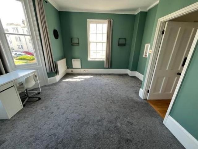 1 bedroom flat for rent in Clarence Square, Brighton, BN1