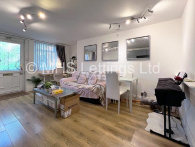 1 Bedroom Flat for rent in Clarendon Road, LS2 from £849pcm | MHS Lettings