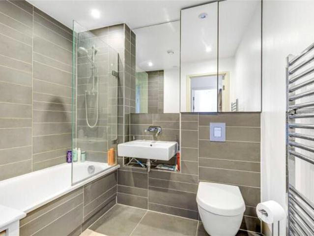1 bedroom flat for rent in Clement Avenue, London, SW4