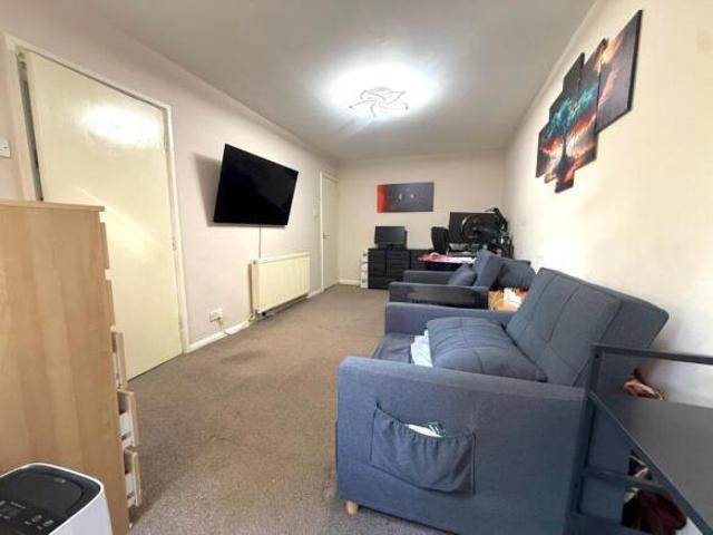 1 bedroom flat for rent in Cliff Court, Cliff Road, Leeds, West Yorkshire, LS6