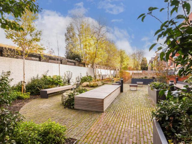 1 bedroom flat for rent in Clifton Mansions, Park Avenue, London, NW2