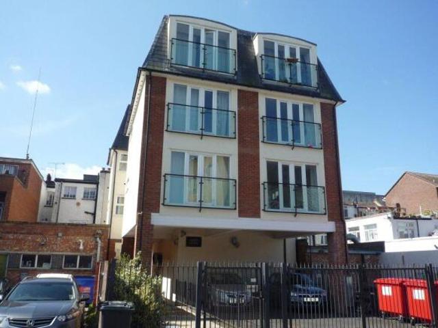 1 bedroom flat for rent in Crown House, SL1