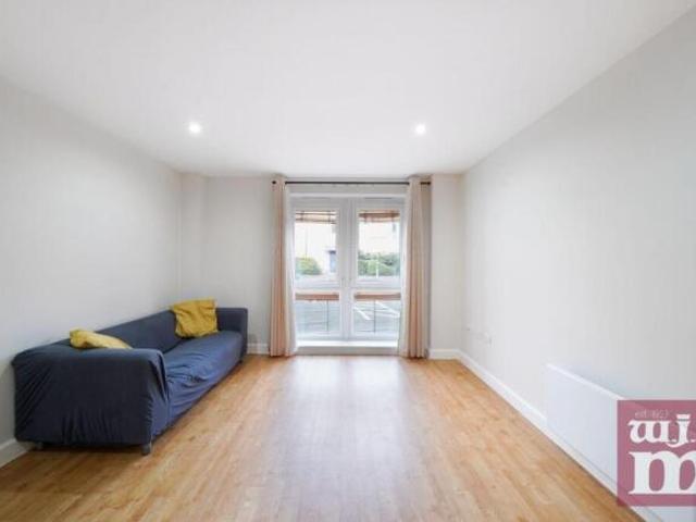 1 bedroom flat for rent in Crowngate House, Bow, E3