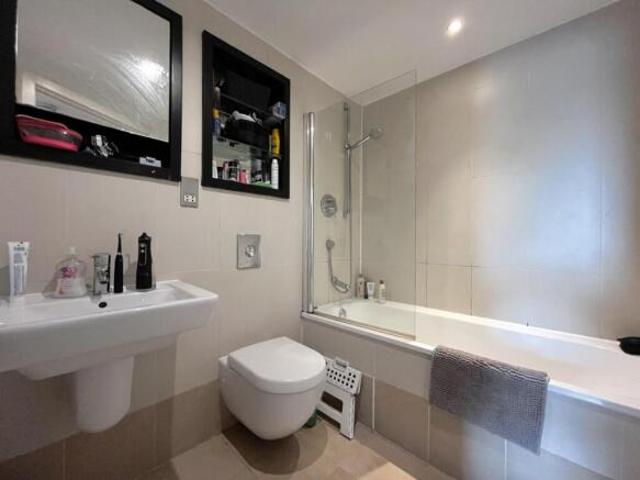 1 bedroom flat for rent in Crozier House, Clarence Dock, Leeds, LS10