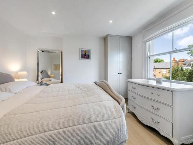 1 bedroom flat for rent in Crockerton Road, SW17