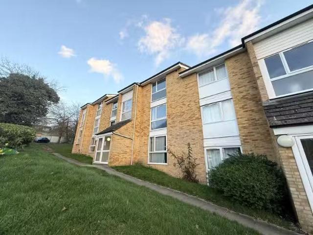 1 bedroom flat for rent in Crofton Way, ENFIELD, EN2