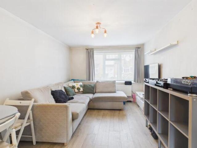 1 bedroom flat for rent in Cromarty Court, St. Matthew's Road, London, SW2