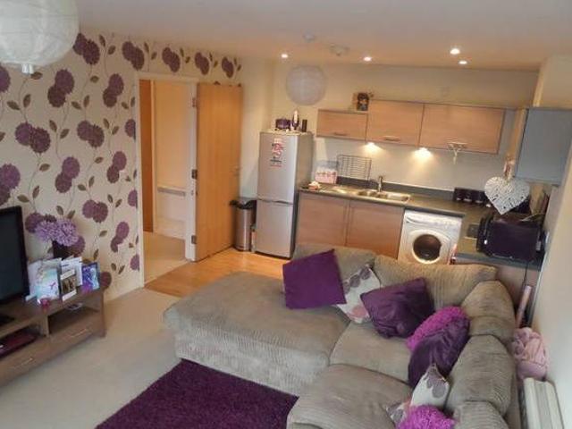 1 bedroom flat for rent in Cross Street PO1