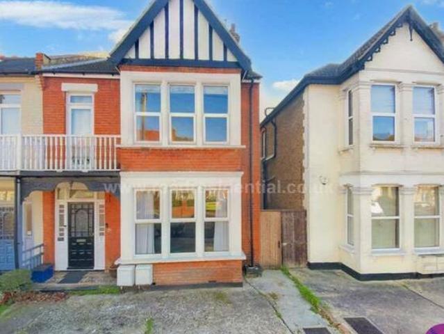 1 bedroom flat for rent in Cranley Road Westcliff On Sea SS0