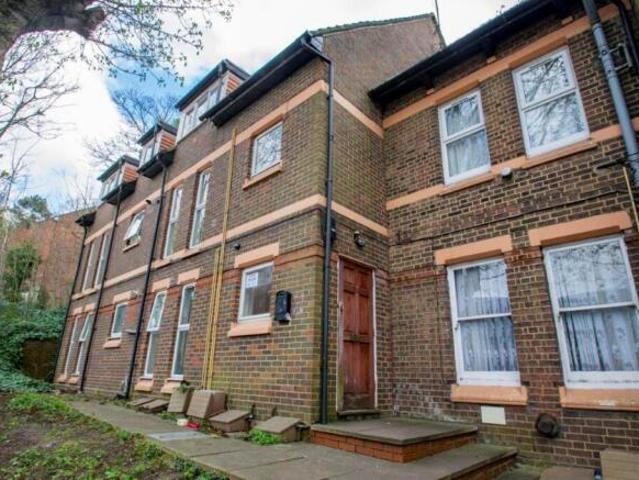 1 bedroom flat for rent in Crescent Rise, Luton, LU2
