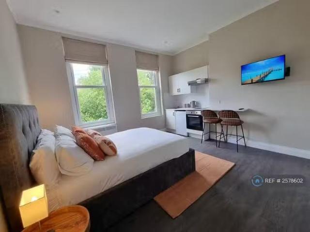 1 bedroom flat for rent in Crescent Road, Bournemouth, BH2