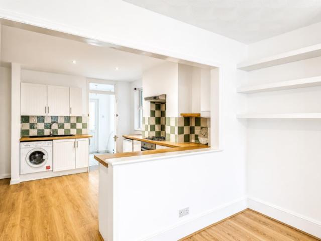 1 bedroom flat for rent in Crescent Road, Brighton, BN2