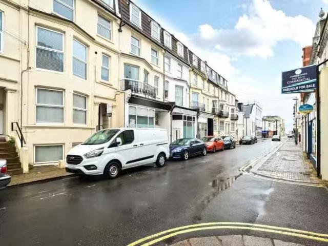 1 bedroom flat for rent in Crescent Road, Worthing, West Susin.