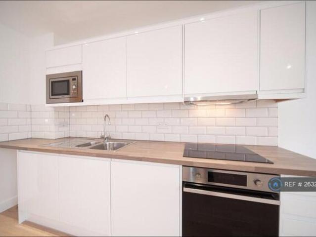 1 bedroom flat for rent in Cricket Green, Surrey, CR4