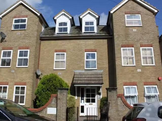 1 bedroom flat for rent in Daisy Road, James Court, E18