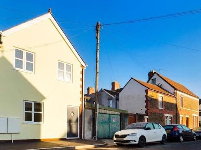 1 Bedroom Flat For Rent In Dalcross Street, Cardiff