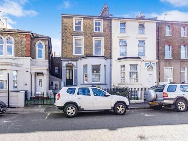 1 bedroom flat for rent in Darnley Street, Gravesend, Kent, DA11
