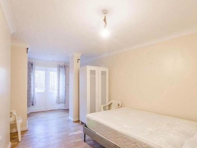 1 Bedroom Flat For Rent In Denmark Hill, London