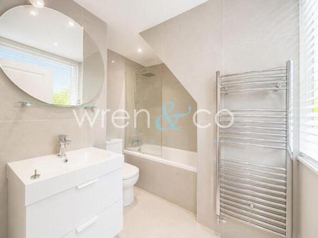 1 bedroom flat for rent in Denning Road, NW3