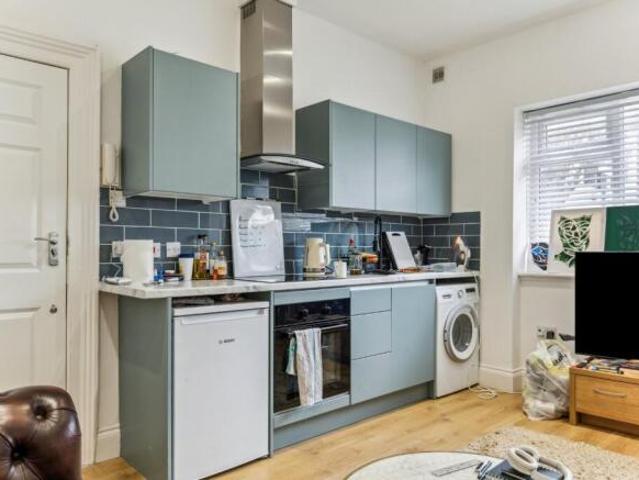 1 bedroom flat for rent in Devonport Road, Shepherds Bush Green, W12