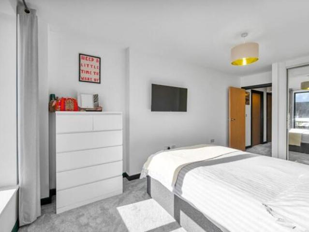 1 bedroom flat for rent in Devonshire House, 50 Putney Hill, SW15