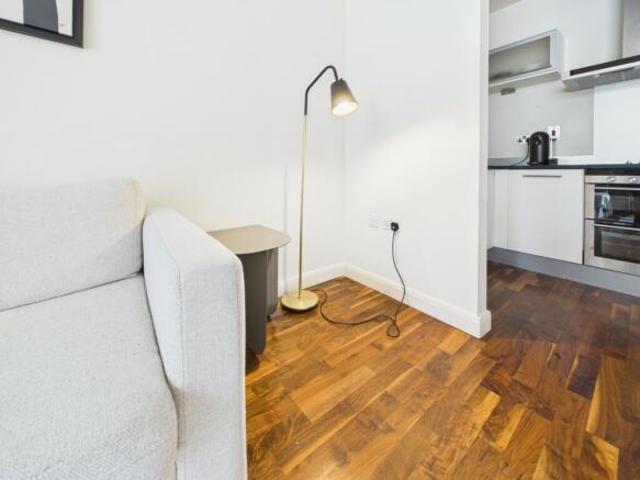 1 bedroom flat for rent in Discovery Dock Apartments West, South Quay Square, London, E14