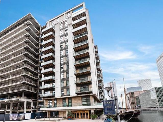 1 bedroom flat for rent in Discovery Dock Apartments West, South Quay Square, London, E14