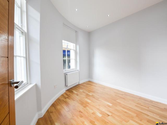 1 Bedroom Flat for Rent in Dock Street | Foxtons
