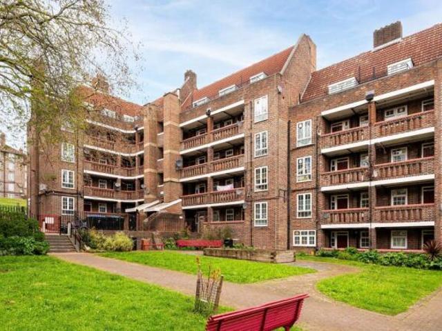 1 bedroom flat for rent in Dog Kennel Hill, East Dulwich, London, SE22