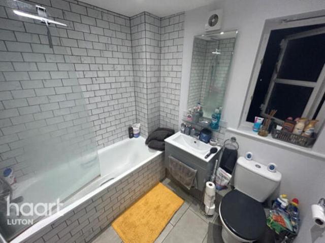 1 bedroom flat for rent in Downs Road, Luton, LU1