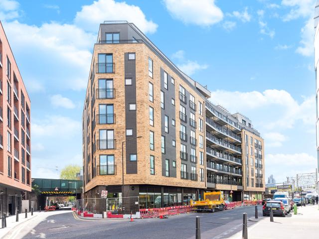 1 Bedroom Flat for Rent in Dressage Court, E2 | Foxtons