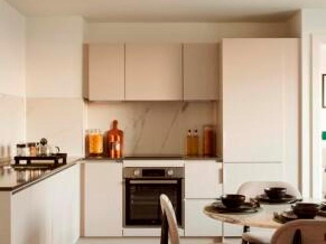 1 bedroom flat for rent in Dumballs Road, Cardiff City, CF10