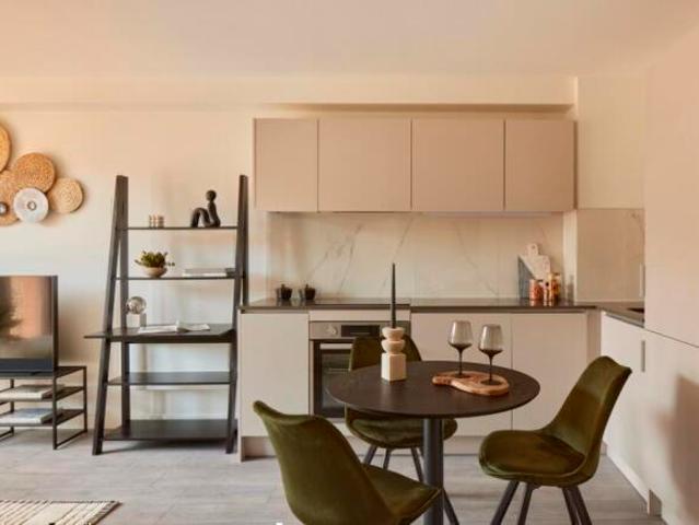 1 bedroom flat for rent in Dumballs Road, Cardiff City, CF10