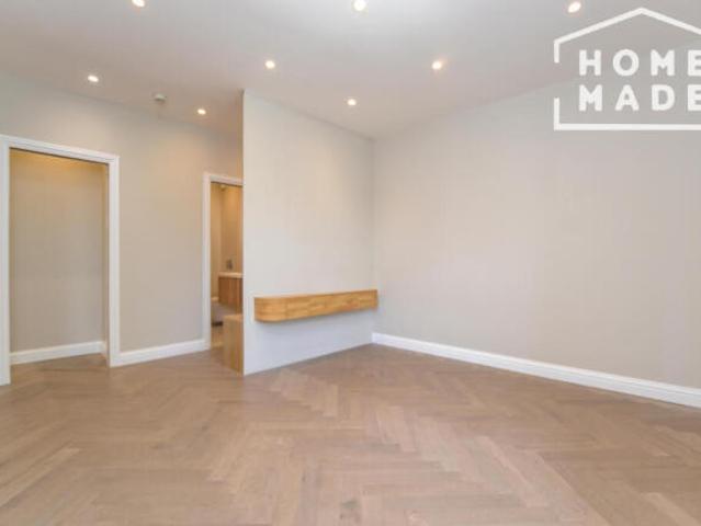 1 bedroom flat for rent in Earls Court Road, W8