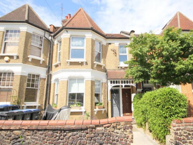 1 bedroom flat for rent in Eaton Park Road, Palmers Green N13
