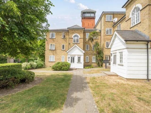 1 bedroom flat for rent in Edith Cavell Way London SE18