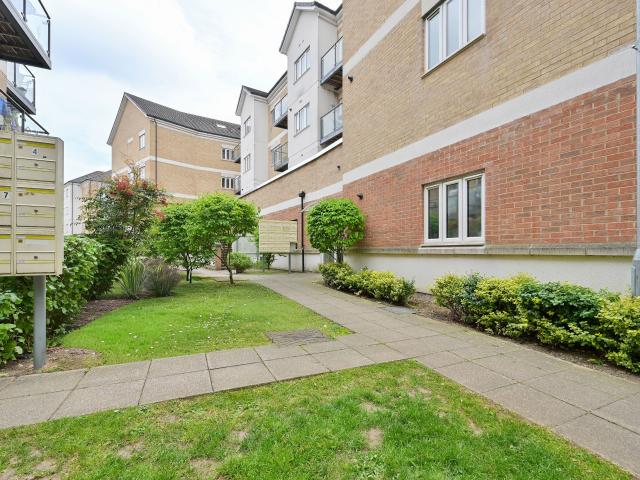 1 Bedroom Flat for Rent in Edridge Court | Foxtons