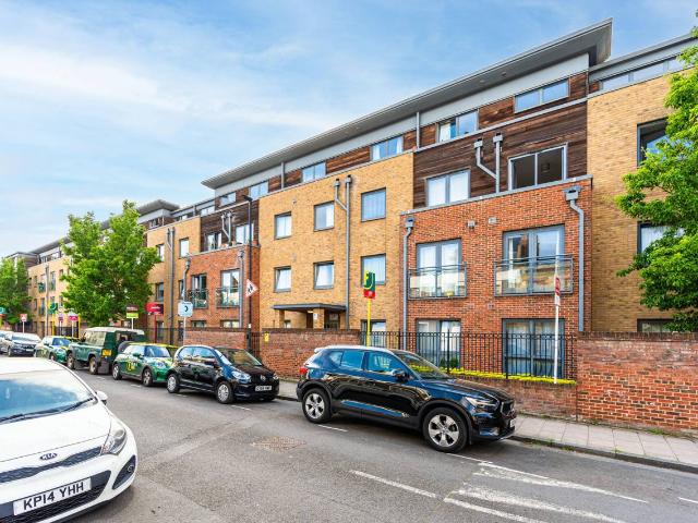 1 Bedroom Flat for Rent in Effra Parade | Foxtons